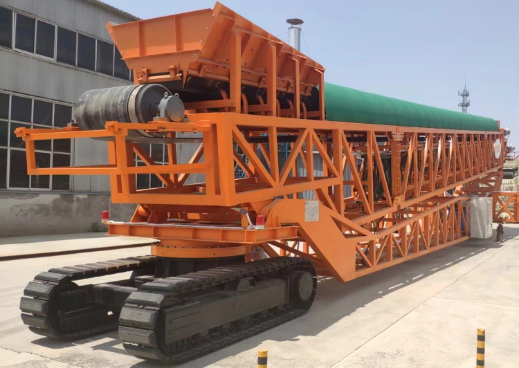 Tracked Radial Stacker for conveyor system